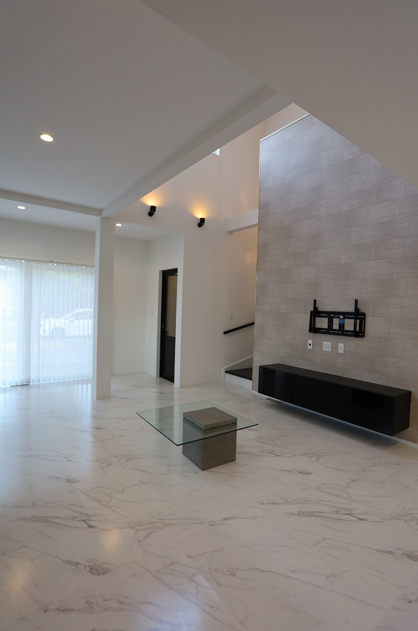 モノトーンが映える吹抜けとガレージのあるお家。 | | 施工事例 | 株式会社SUMIKA